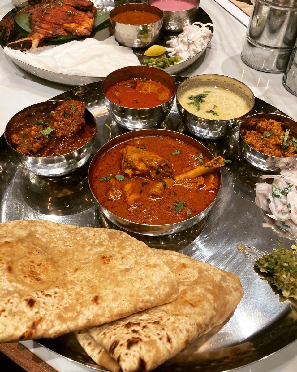 Best Chicken & Mutton Bhakri Thalis in Nashik (2025 Version) – Just Nashik